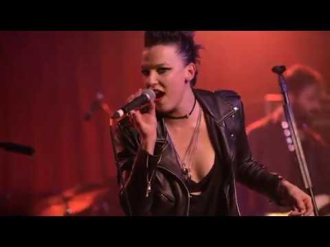 Halestorm’s Lzzy Hale Sings RATT’s “Round and Round” | full in bloom