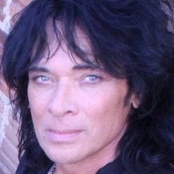 Autograph Guitarist Steve Lynch: “My autobiography, ‘Confessions of a ...